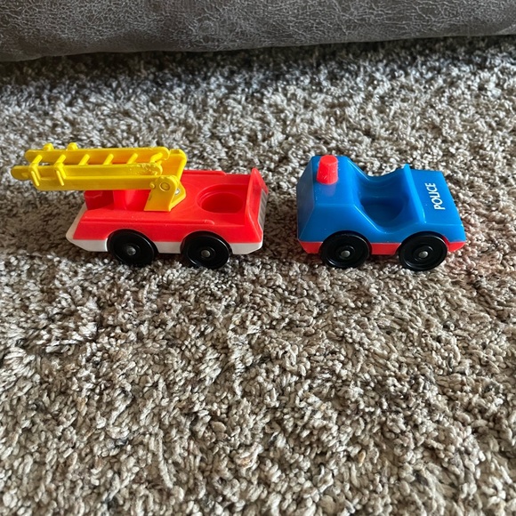 Toys | Vintage Fisher Price Little People Blue Police Cop Car And Fire ...